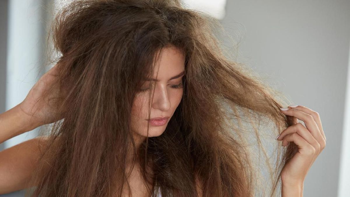 Tips Merawat Rambut Kering dan Bercabang agar Kembali Lembut